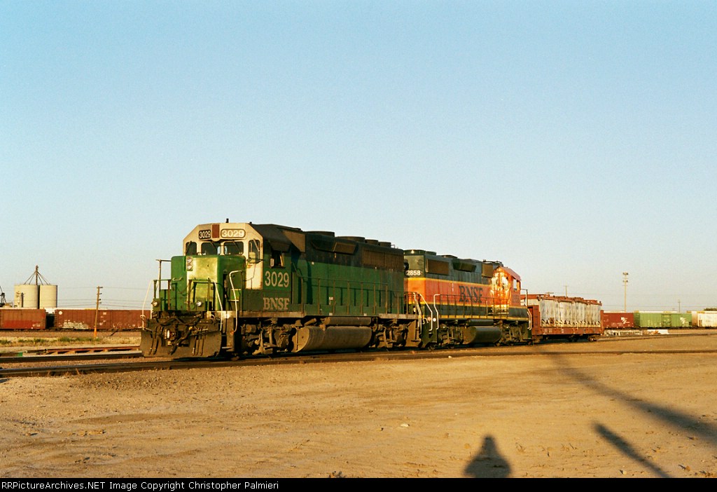 BNSF 3029 and BNSF 2858
